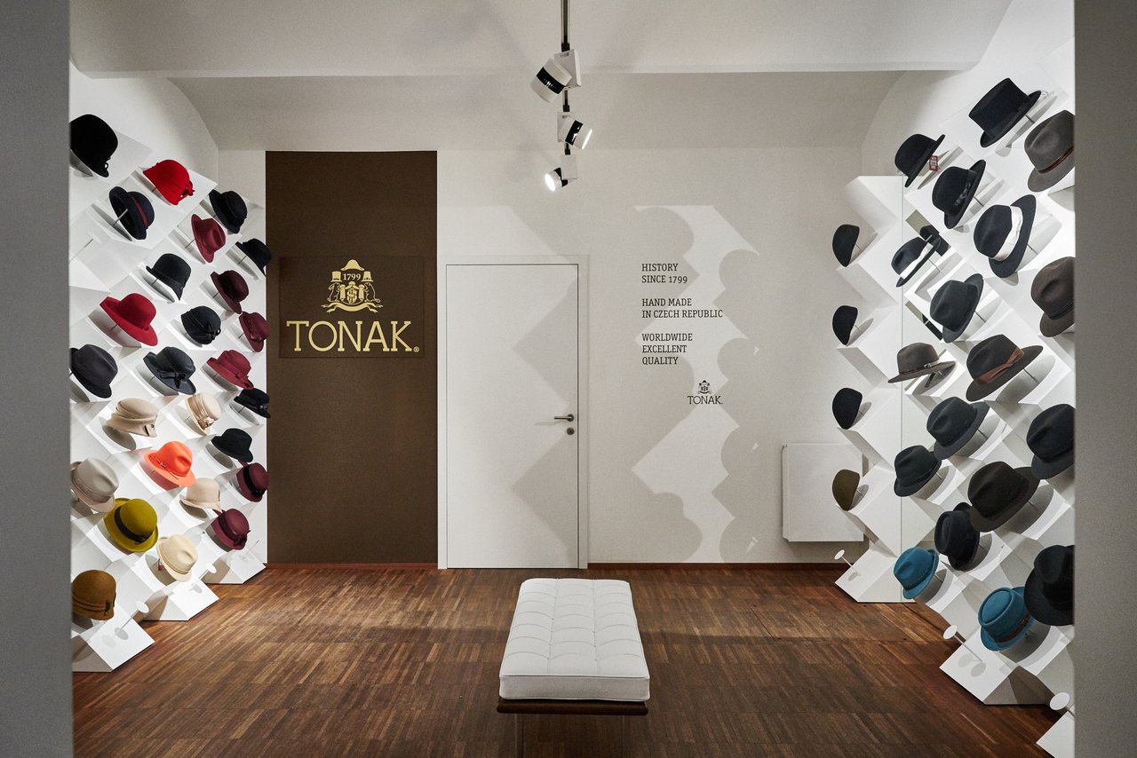 Tonak | Avantgarde Prague